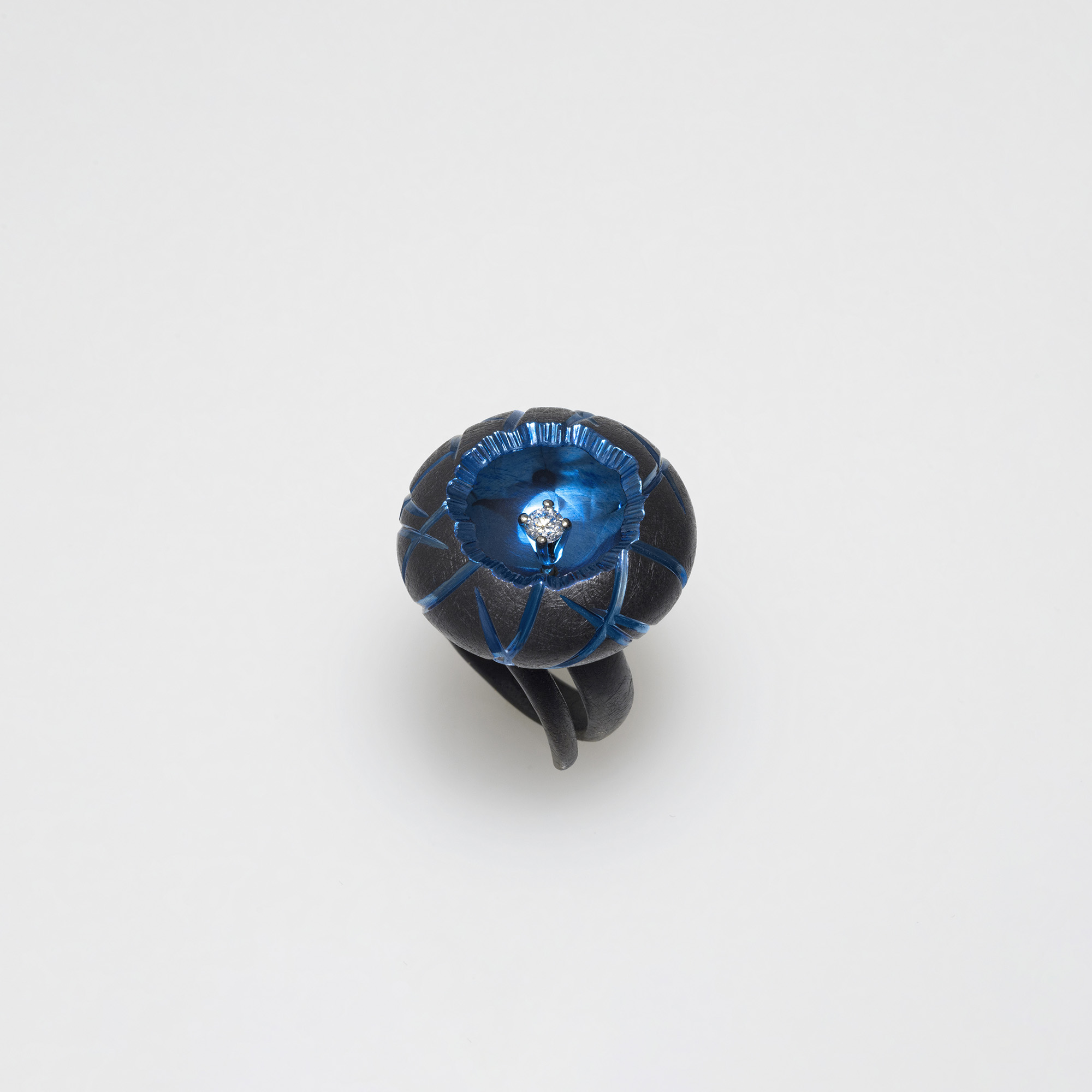 Impressive black & blue ring in titanium with diamond | KORI Shop