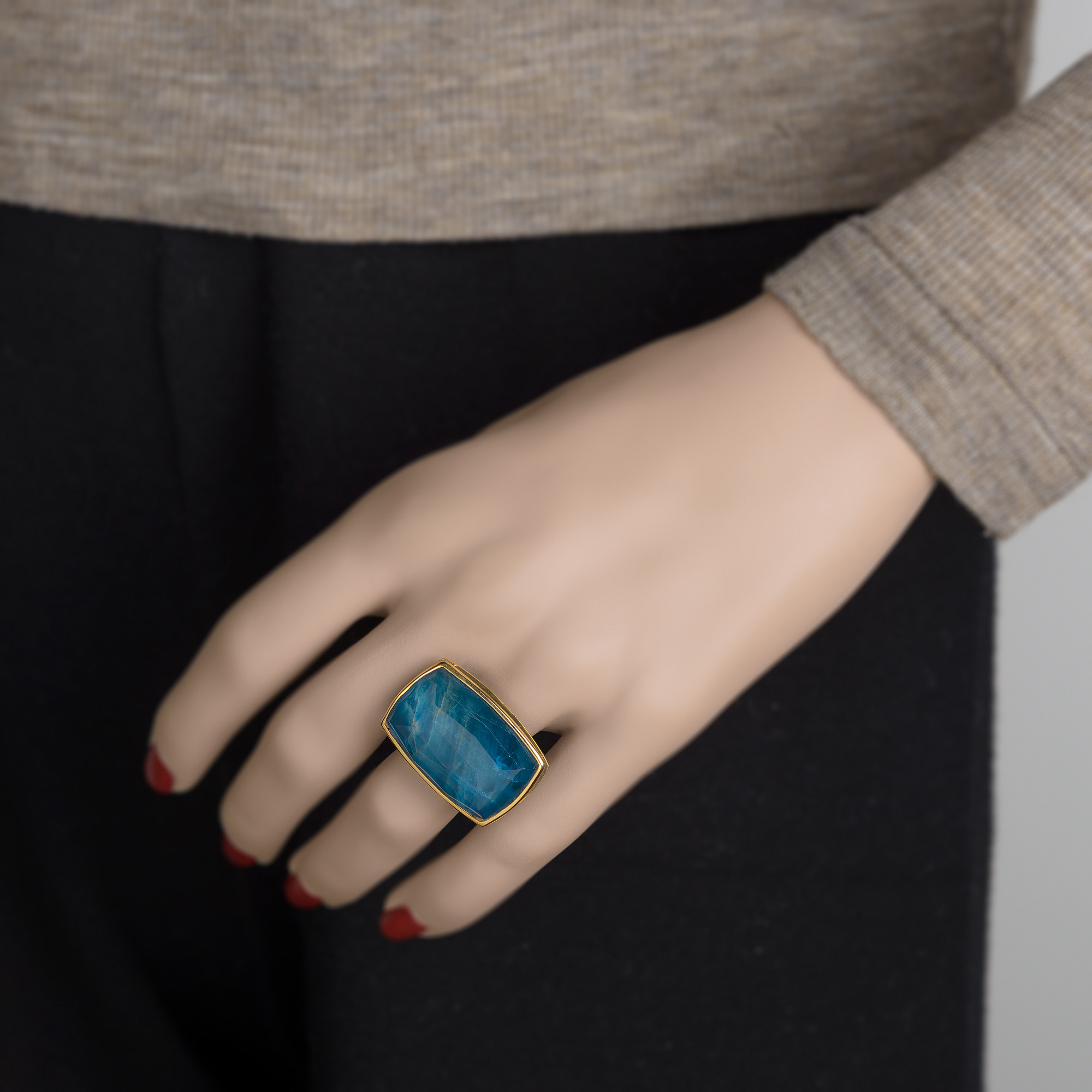 Ring with impressive doublet apatite stone in gold K14 | KORI Shop