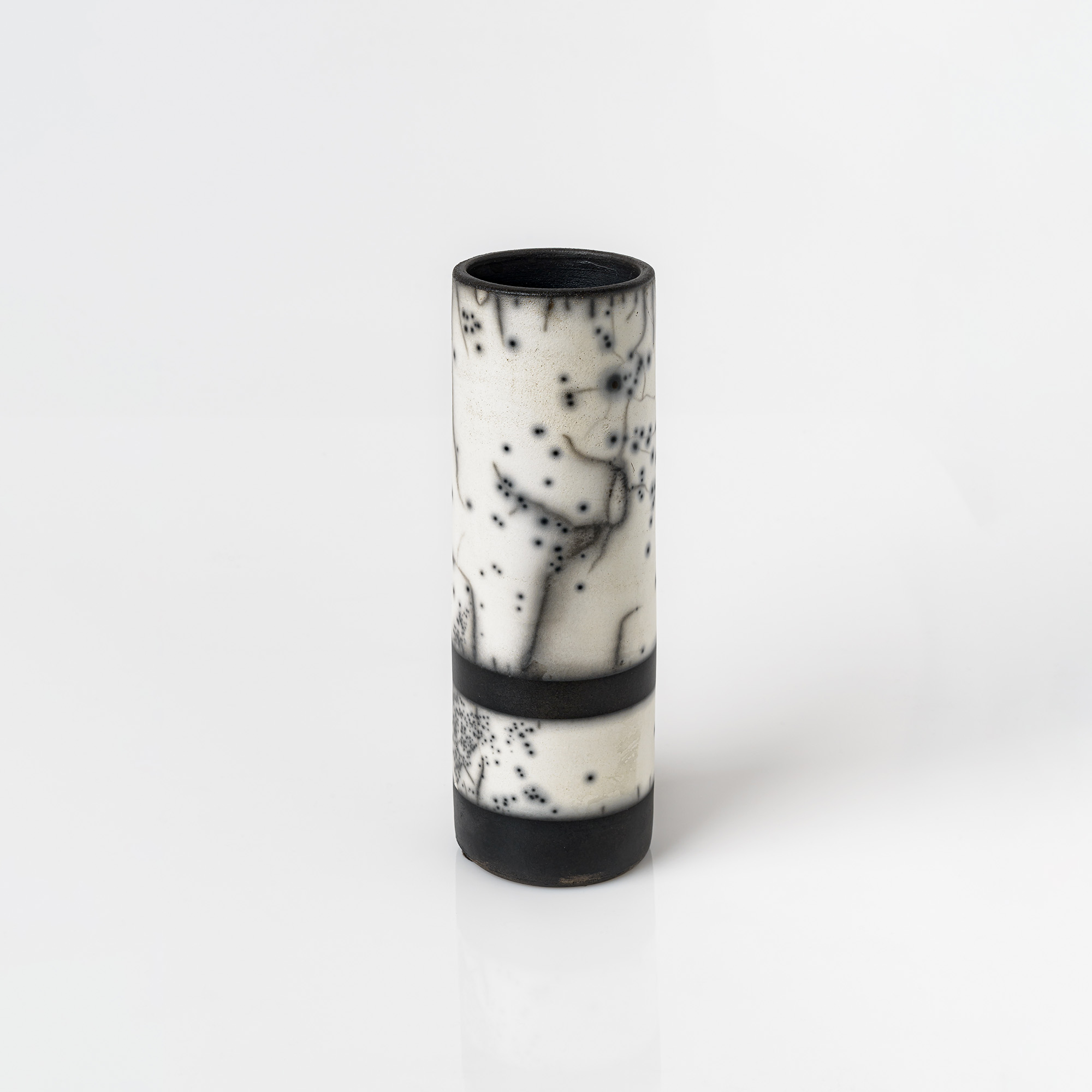 Beautiful ceramic form in black and white tones | KORI Shop